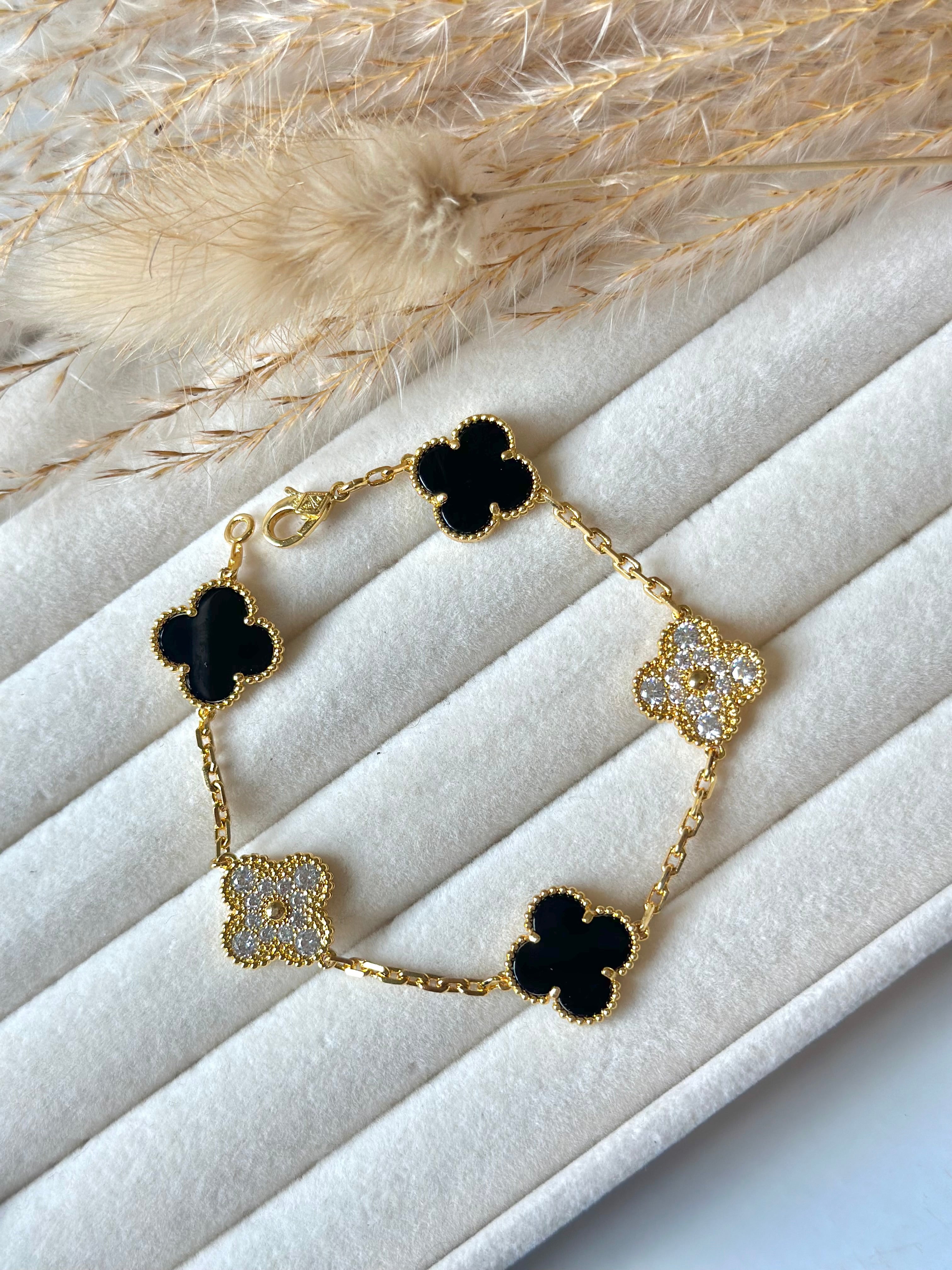 Pulsera Van Cleef Alhambra vintage 5 Tréboles Negro y Dorado – ADONET
